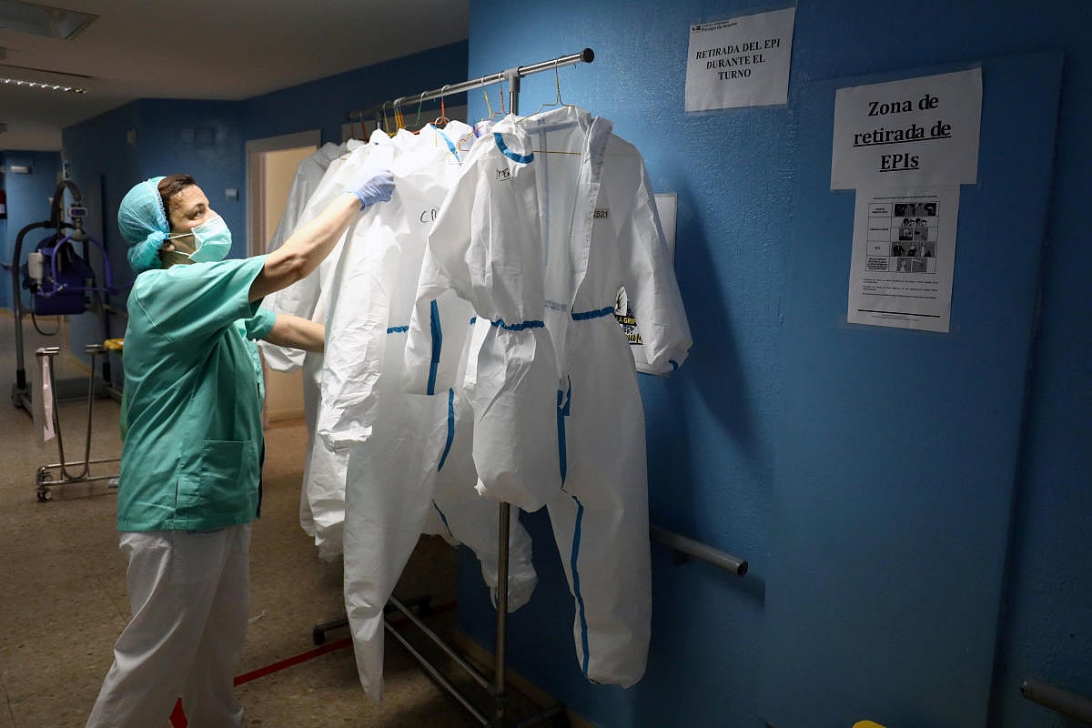 WHO guidelines for frontline PPE use designed to protect people ...