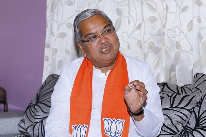 Govt laying 155 km roads to decongest city: DyCM Karjol