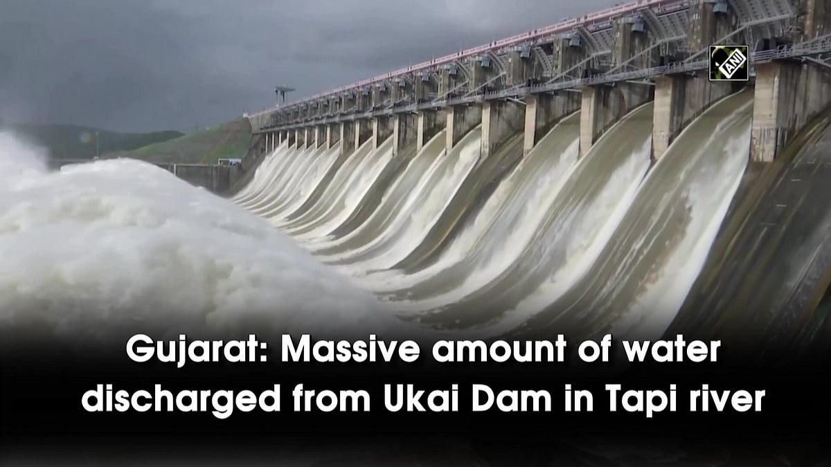 Gujarat: Massive amount of water discharged from Ukai Dam in Tapi river