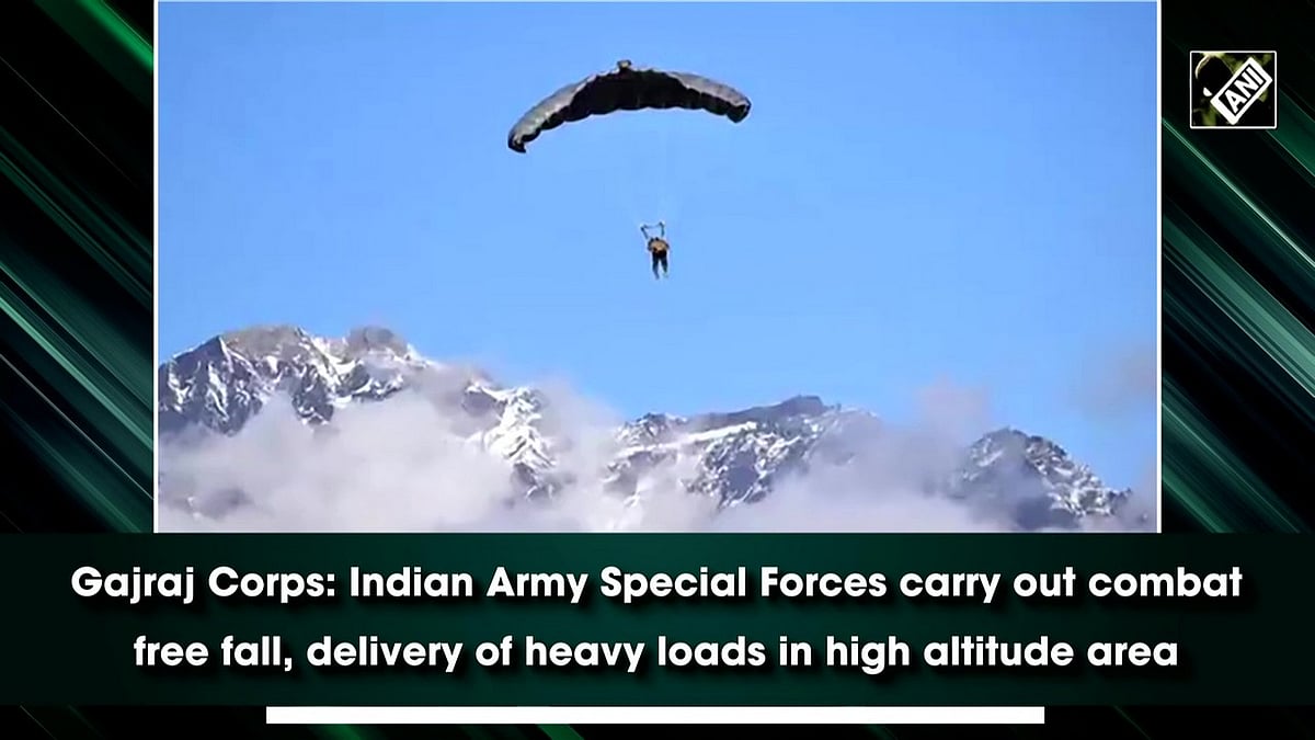 Gajraj Corps: Indian Army Special Forces carry out combat free fall ...