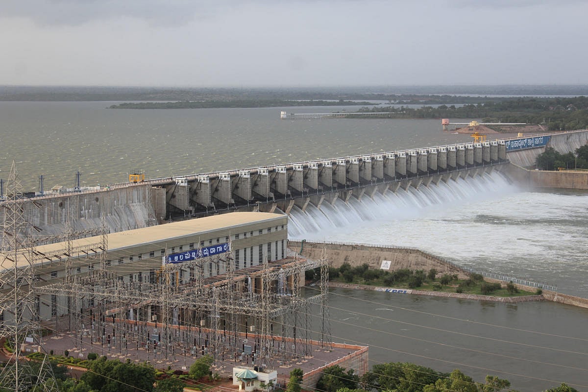 Upper Krishna: displaced people in deep water