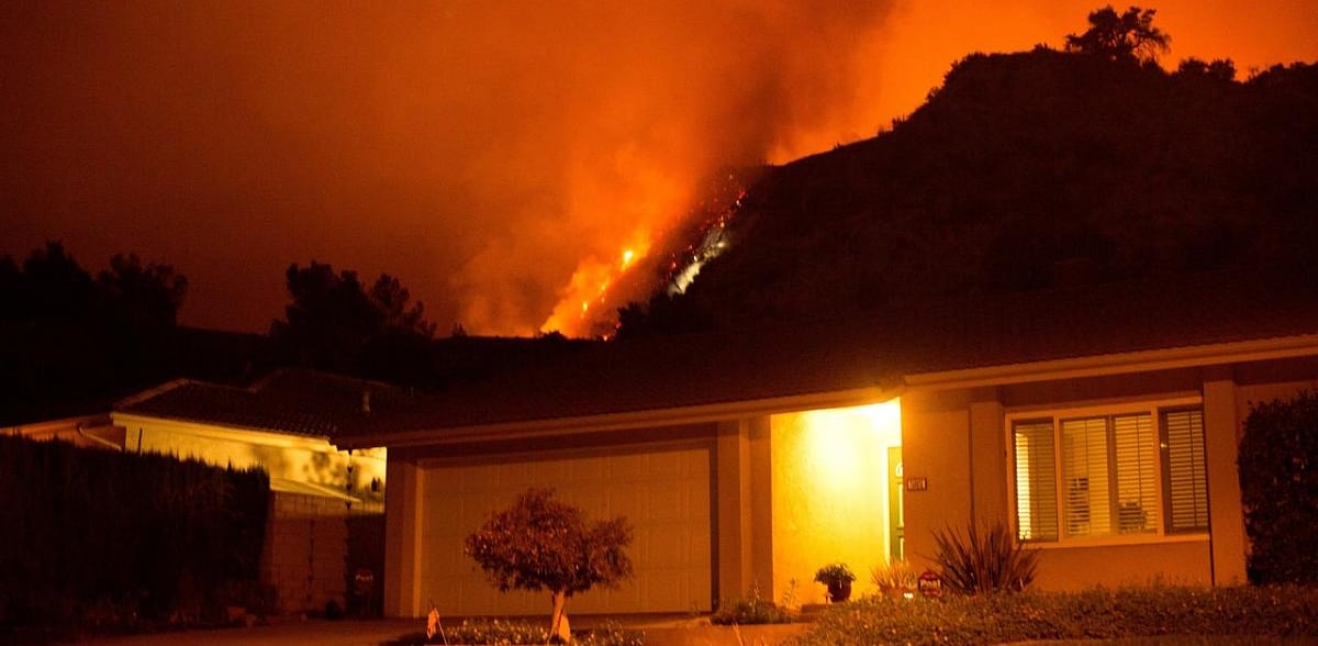 Major fire threatens historic observatory near LA
