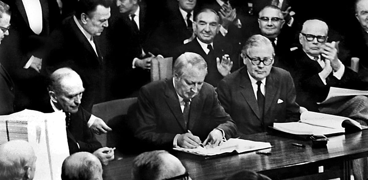 Turning back to older pages: A divided Britain joins the Europe ...