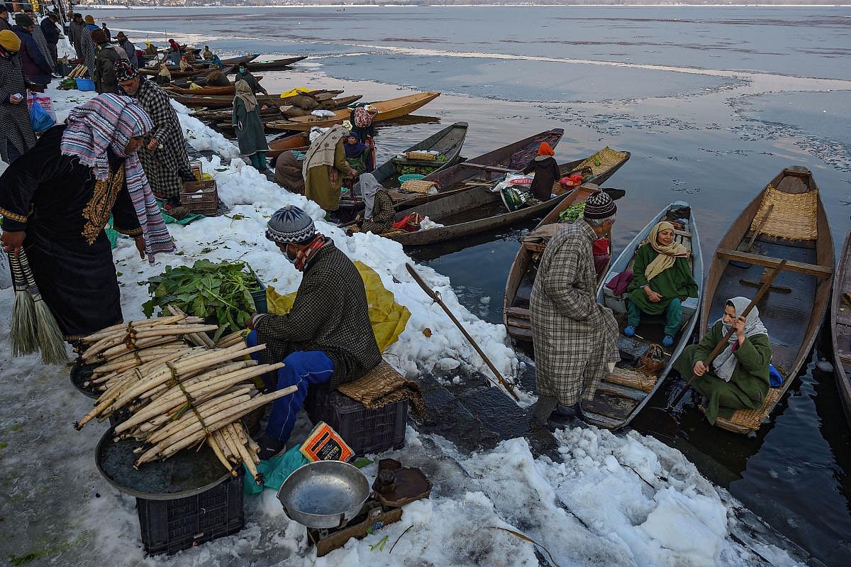 Several places in Kashmir record sub-zero temperatures