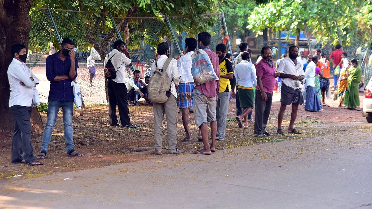 Mangaluru: Daily wage labourers' wait for job continues