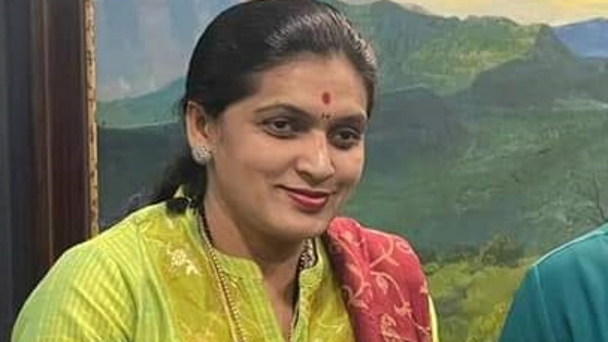 Ex-corporator Rupali Patil-Thombare resigns from MNS