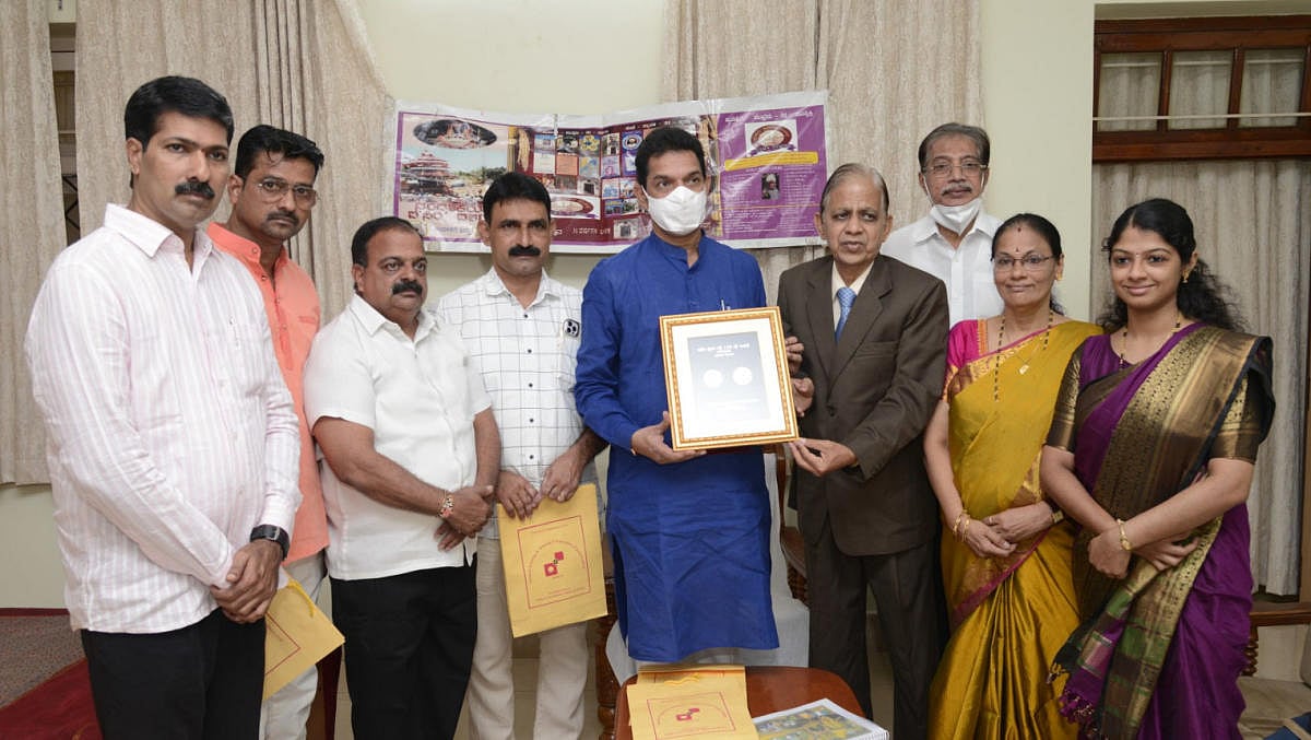 Commemorative coin in memory of Kavi Muddanna released