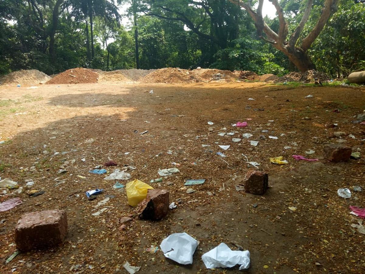 Minister's visit nudges MCC to clear black spot in Pandeshwar