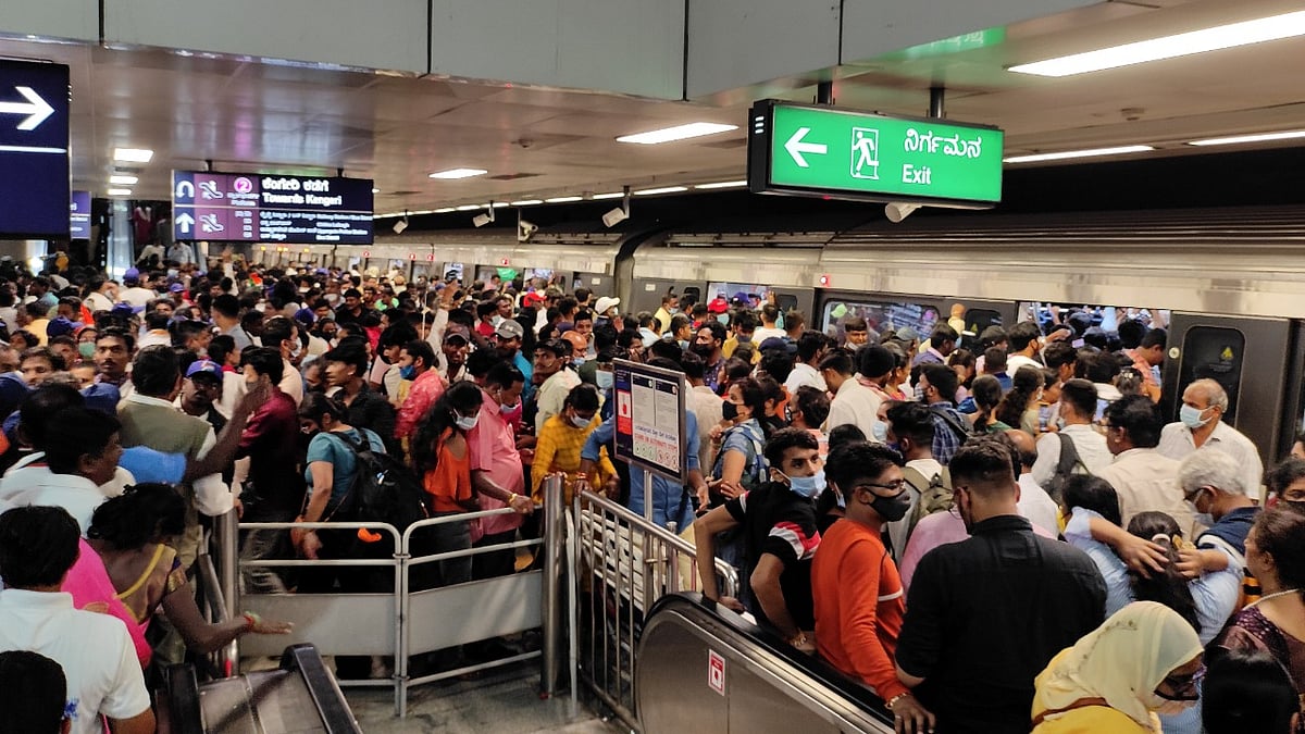 Congress buys tickets, people from districts experience debut metro ride