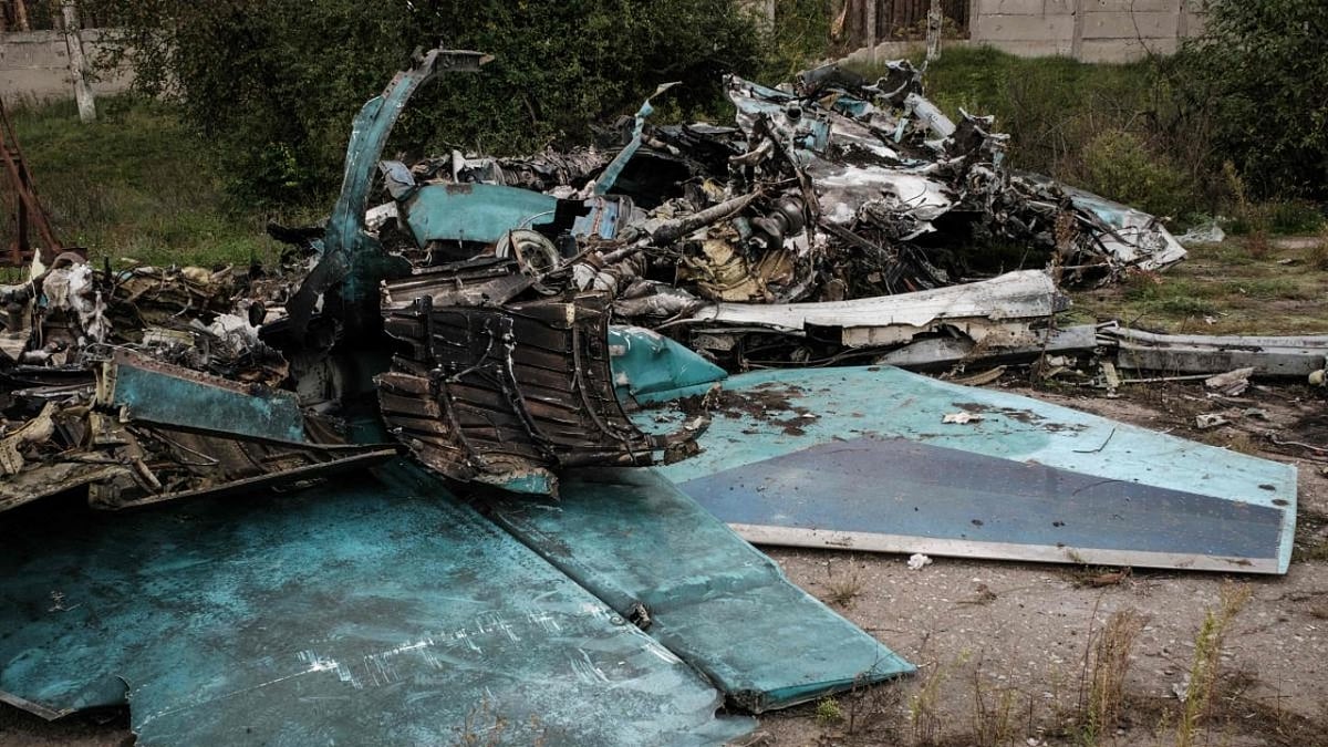 Fighter plane crashes into residential building in Russian city of Yeysk