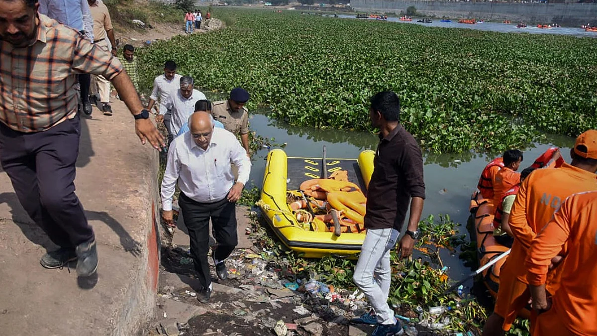 12 relatives of Rajkot BJP MP Mohan Kundariya killed in Morbi bridge ... 12 relatives of Rajkot BJP MP Mohan Kundariya killed in Morbi bridge ...
