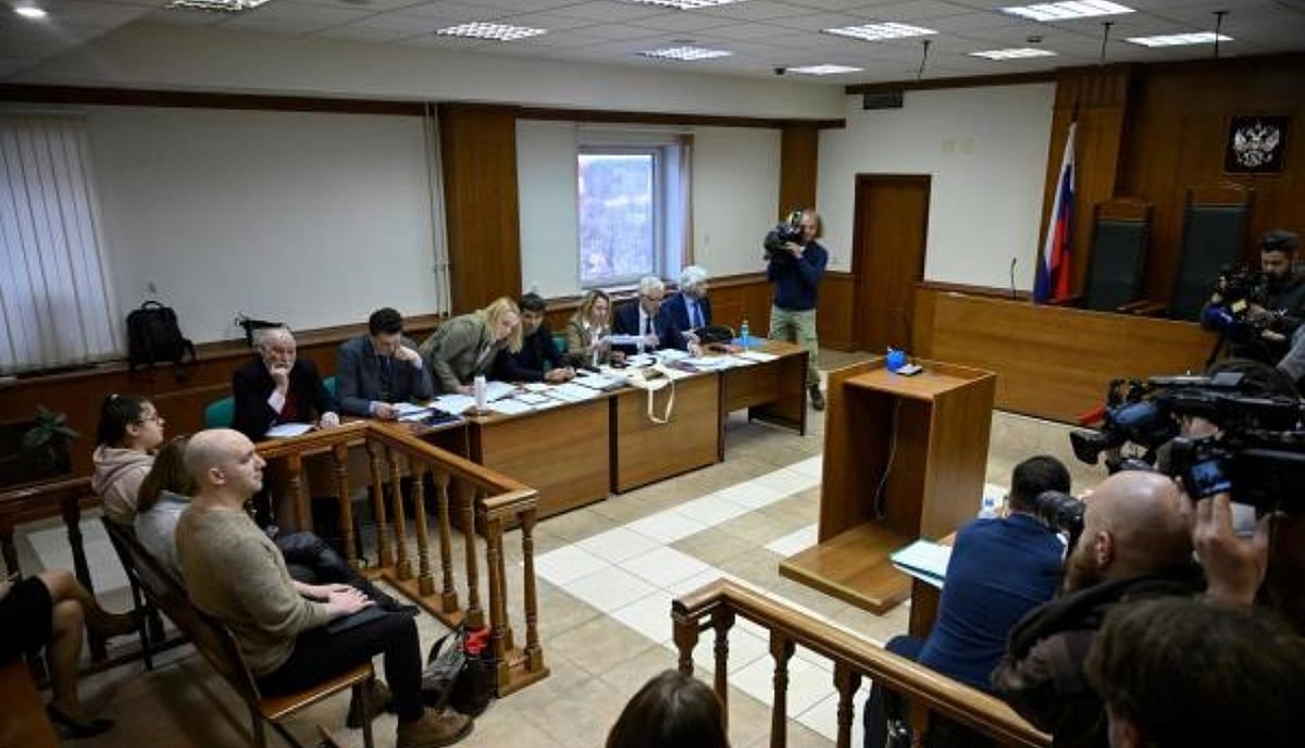 Moscow court rules to shut Russia's oldest rights group