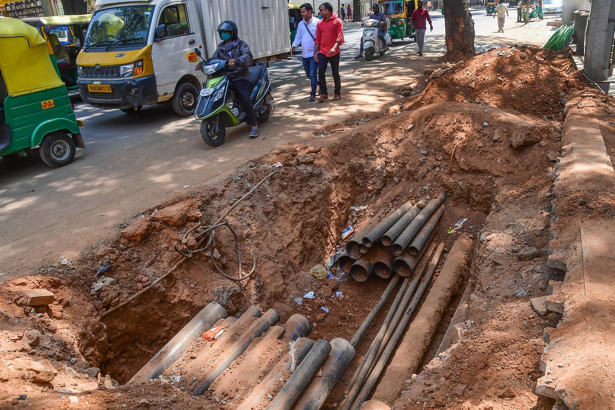 Illegal road digging: Palike to cut engineers' pay