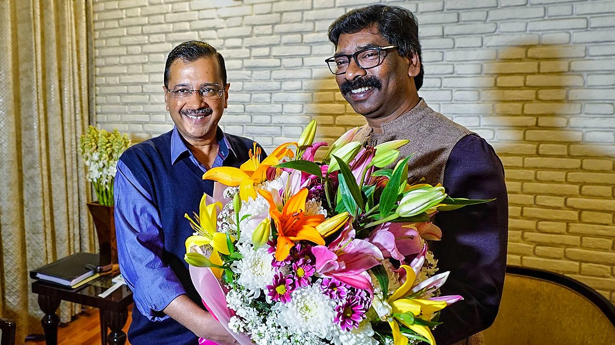 Jharkhand CM Hemant Soren calls on Arvind Kejriwal