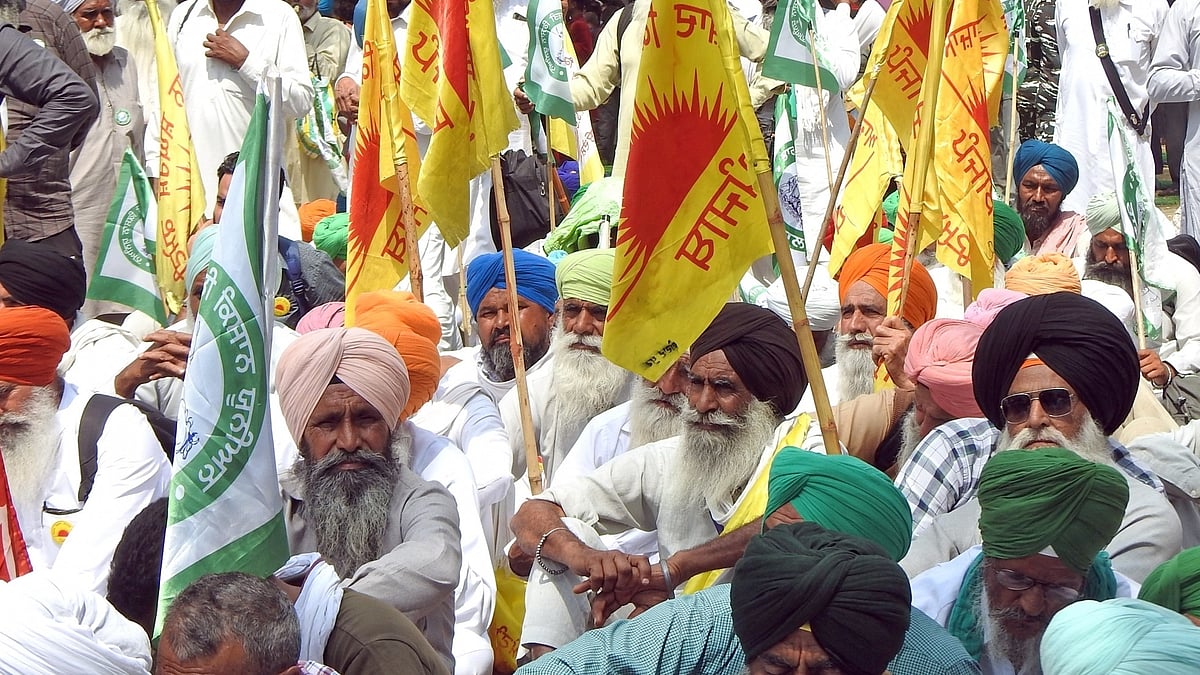 Punjab farmers stage protest at Jantar Mantar