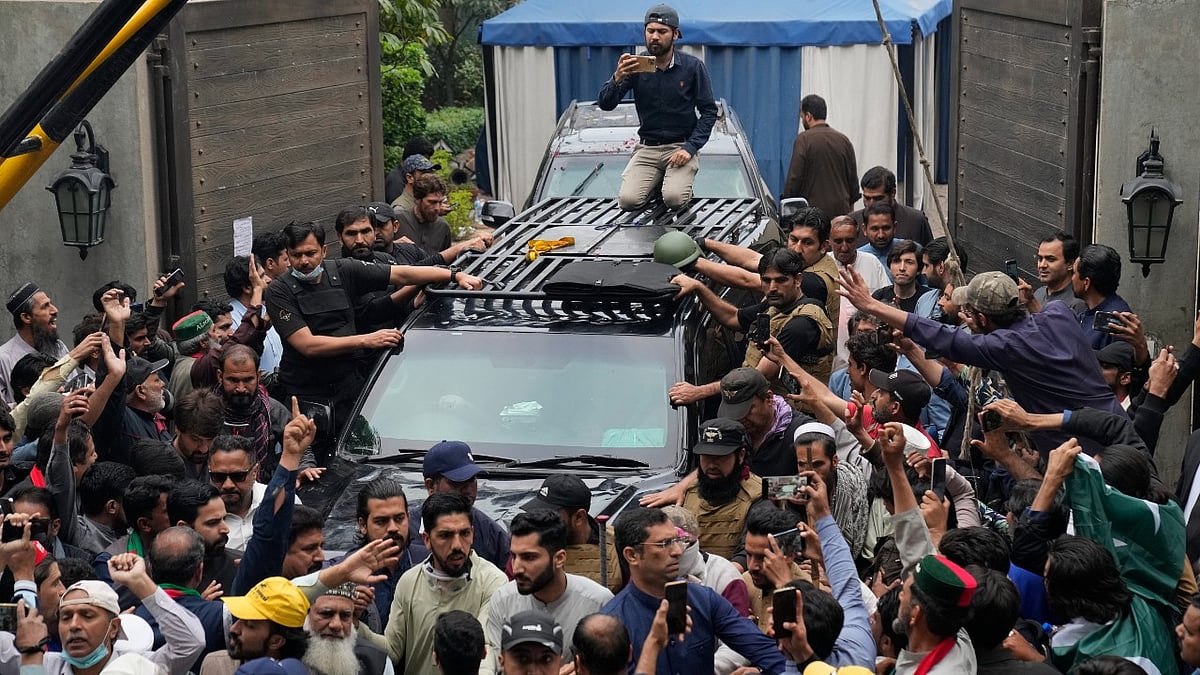 Former Pakistan Pm Imran Khan Appears In Court Fearing Arrest 6829