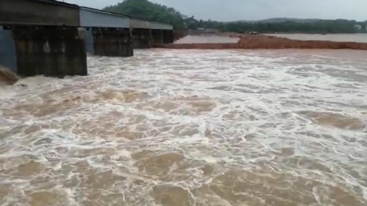 DYFI activists remove gates of Harekala-Adyar bridge, opening it to traffic