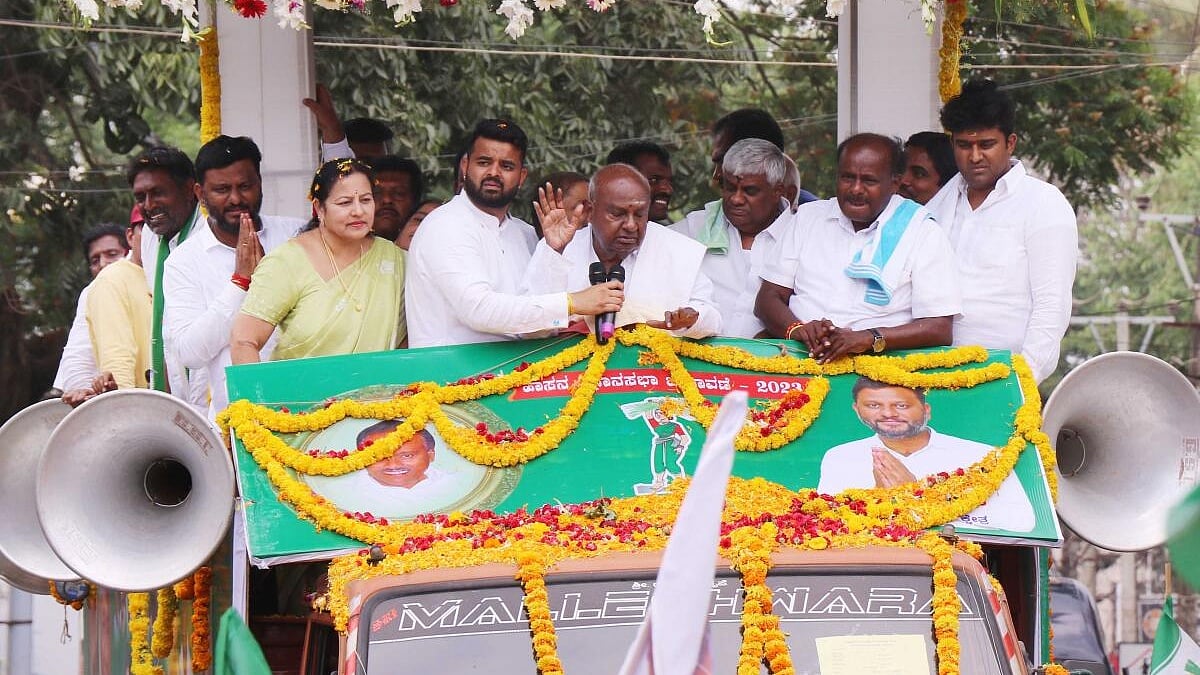 Finally, it's one happy family: Gowda clan unites for campaign