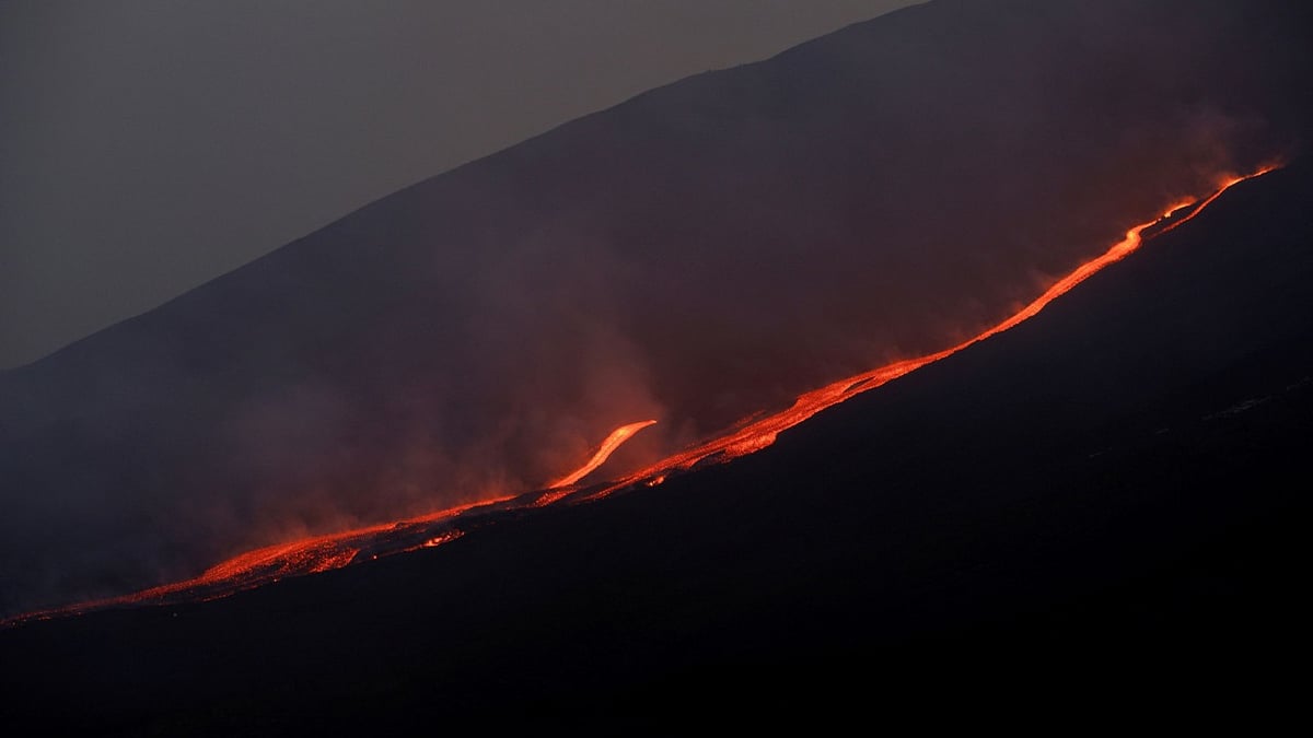 Mount Etna volcano erupts, raining ash on Catania, forcing shutdown of ...