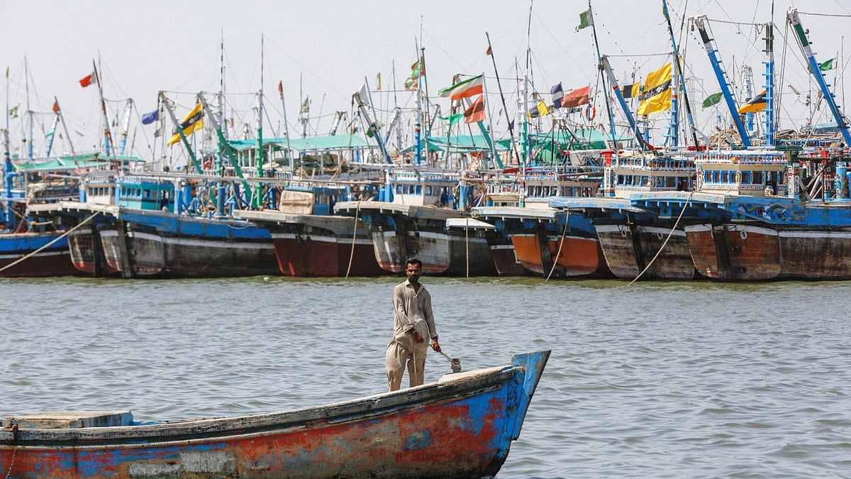 Pakistan deploys Army, Navy to aid evacuation efforts as Cyclone ...