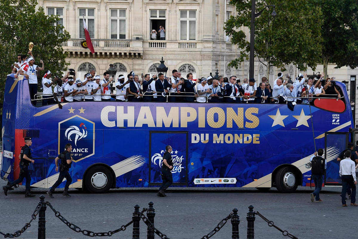 Paris welcomes the World Cup Champions
