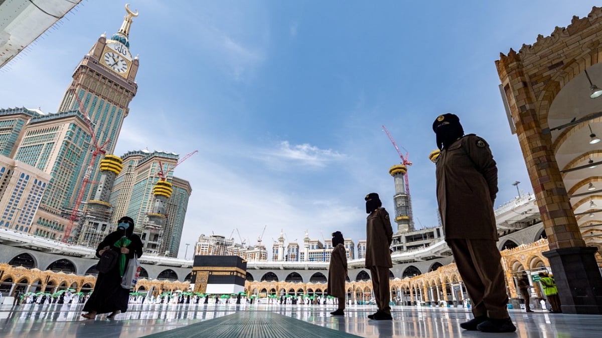In a first, Saudi women soldiers stand guard in Islam's holiest site, Mecca