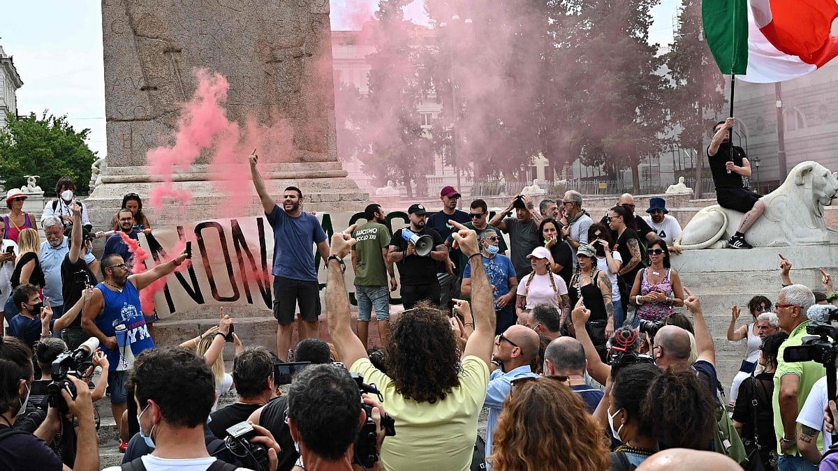 'No Green Pass', Italians protest against Covid health passes