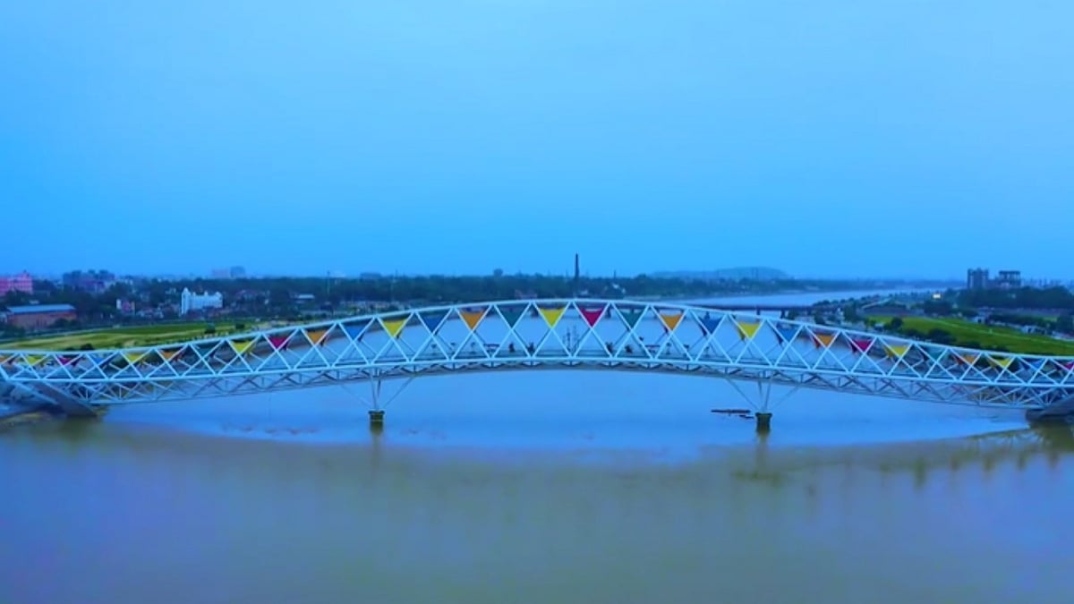 PM Modi unveils 'Atal Bridge' on Sabarmati riverfront in Gujarat