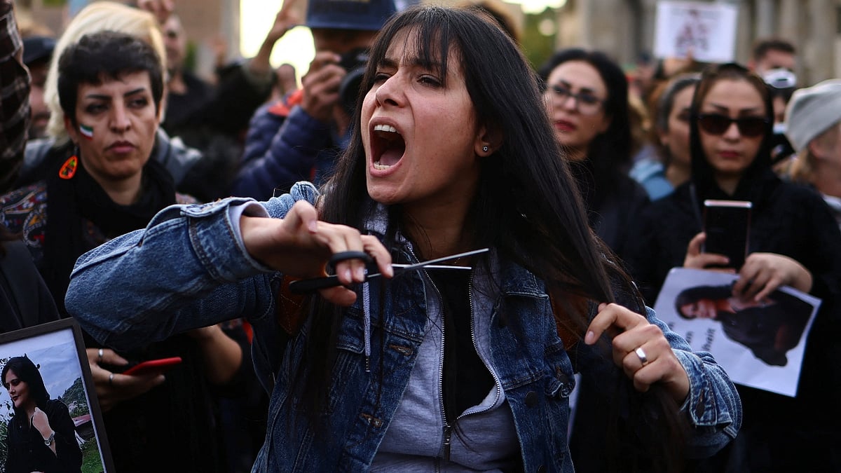 Mahsa Amini's death: Women protest by cutting their hair, burning hijabs