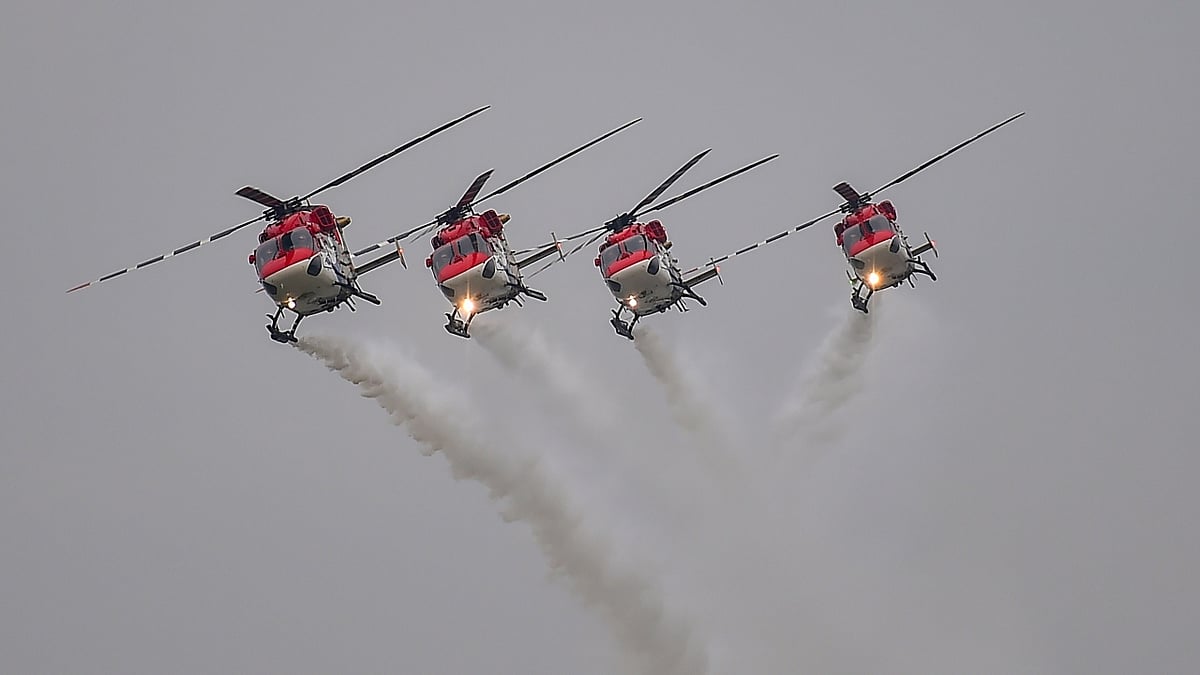 Dazzling flying display by Indian Air Force on its 90th anniversary ...