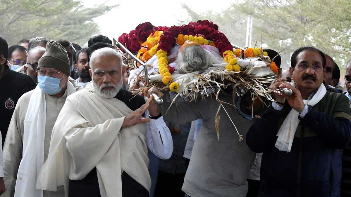 Heeraben Modi's funeral: PM Modi performs last rites