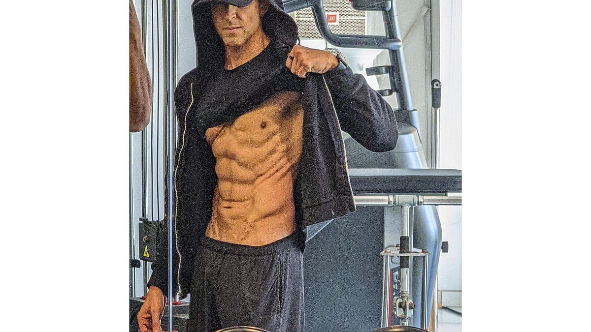 Hrithik Roshan flaunts his chiselled body, gives major fitness goals