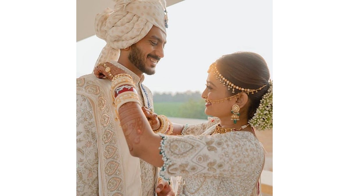 In Pics | Cricketer Akshar Patel marries girlfriend Meha Patel in a ...