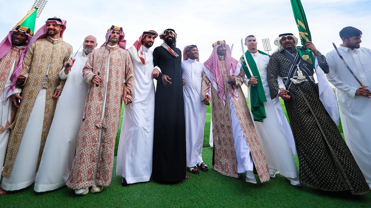 Ronaldo celebrates Saudi Foundation Day in traditional thobe dress; See ...