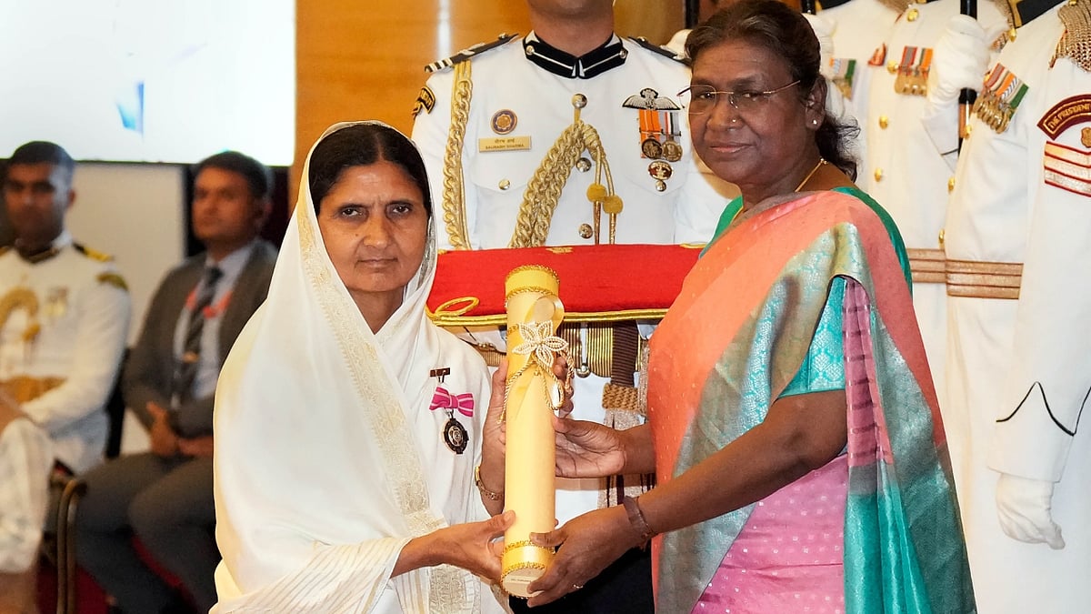 Padma Awards 2023: President Droupadi Murmu honours Sudha Murty ...
