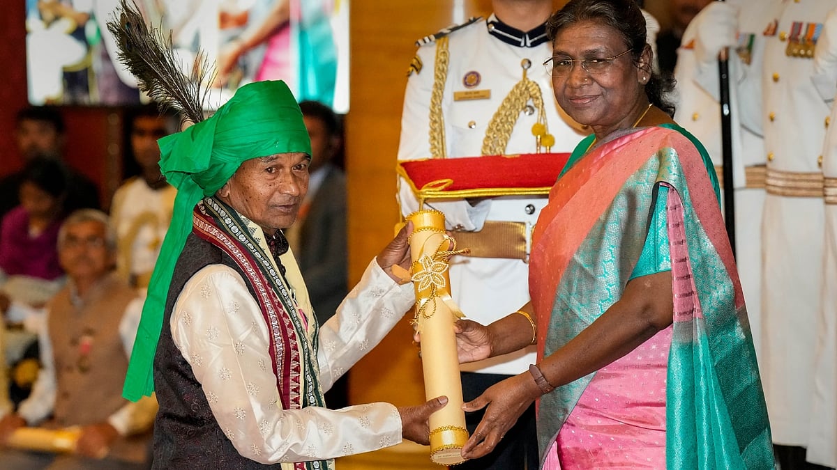 Padma Awards 2023: President Droupadi Murmu honours Sudha Murty ...