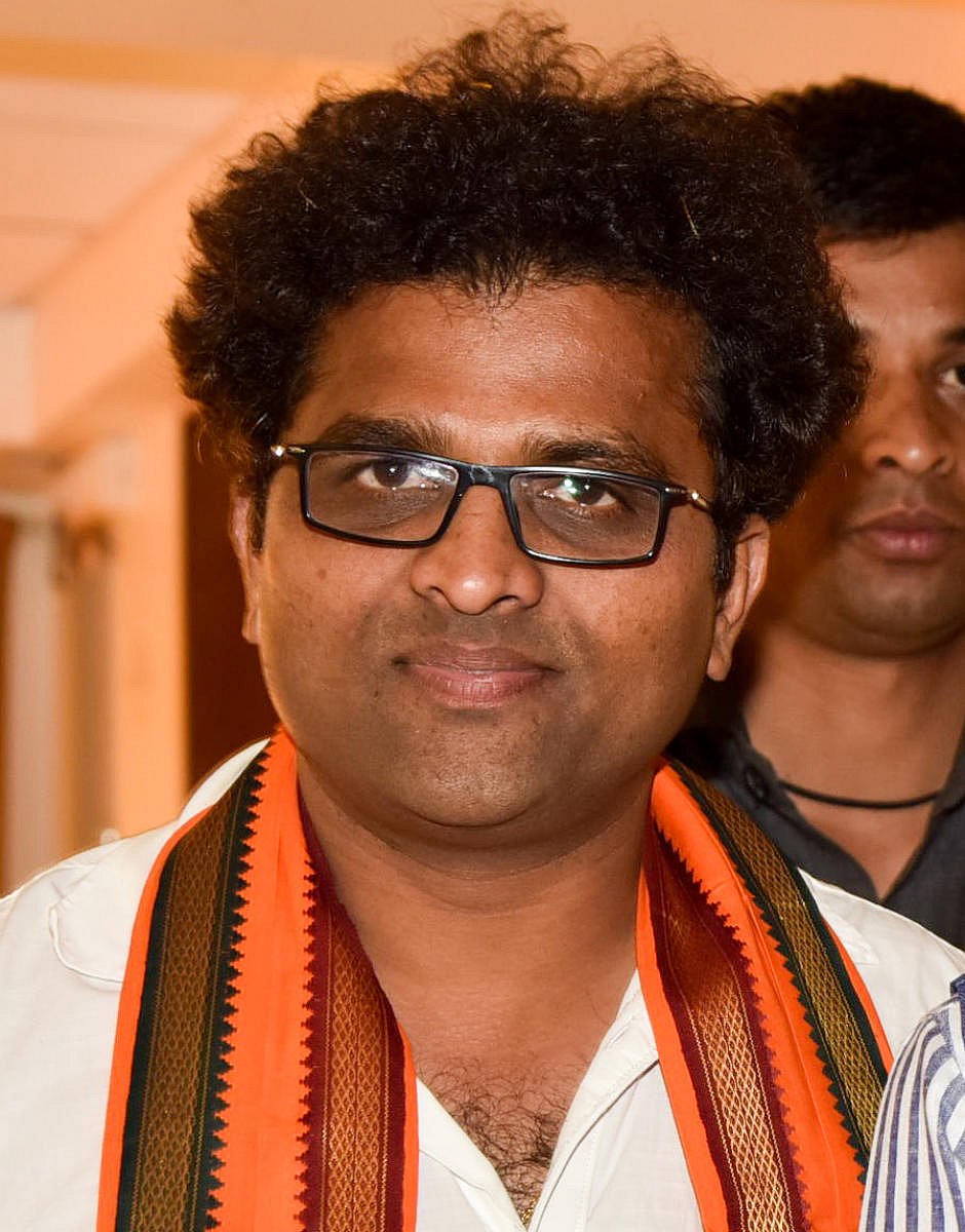 BJP makes foray into JD(S), Cong bastion