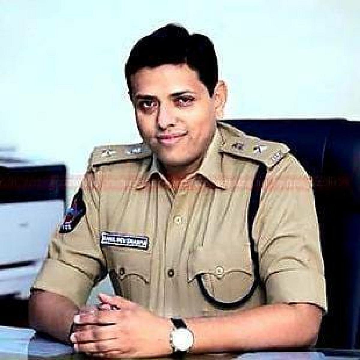 EC transfers 3 IPS officers