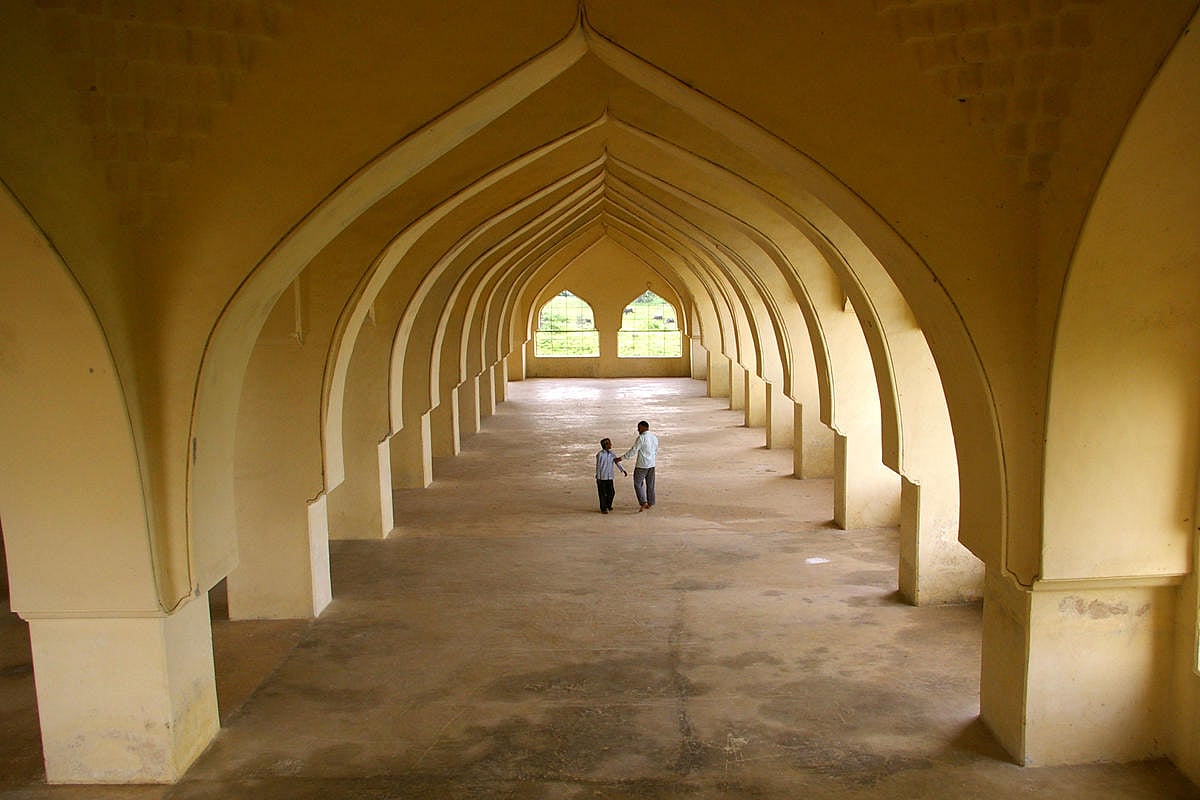 Kalaburagi's Jama Masjid, Take a tour in words