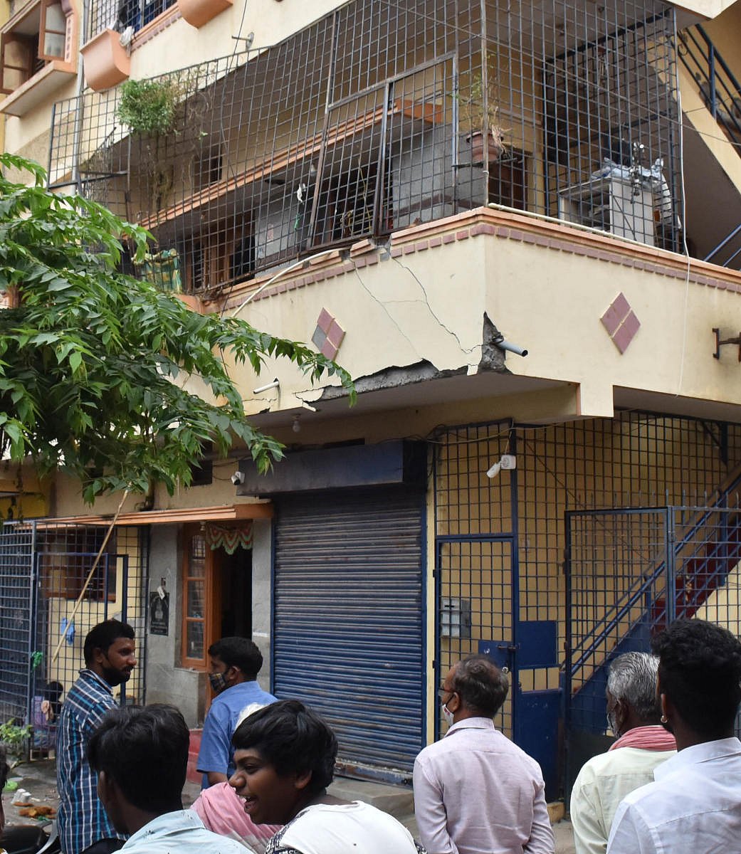 Gas geyser explodes in dead of night, sound heard 1 km away