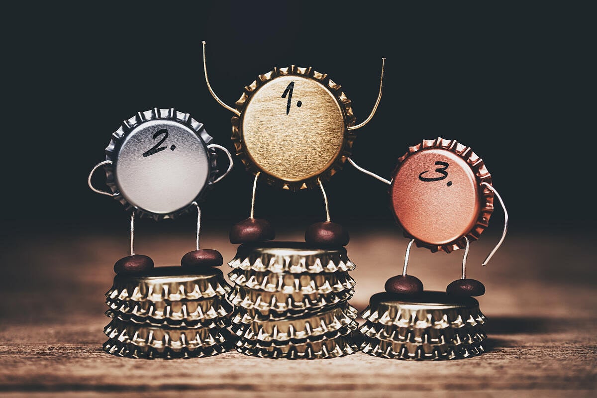 Make 5 DIY crafts with bottle caps