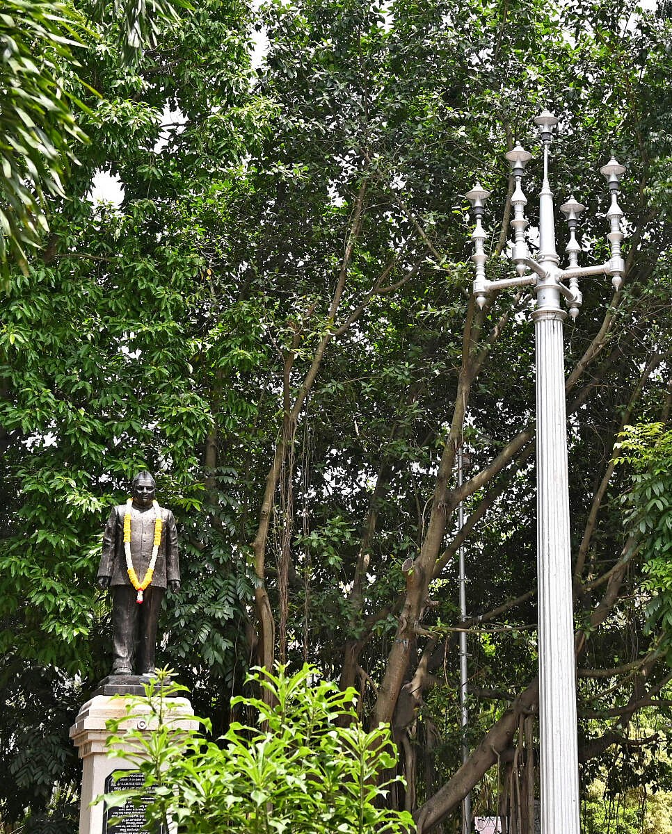 First electric street lamp goes unsung